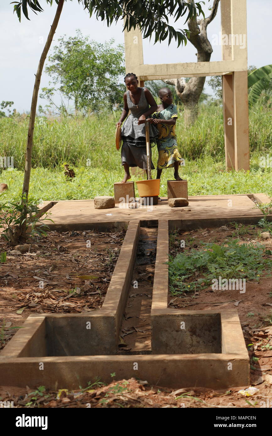 Girls pumping water from the well Stock Photo - Alamy