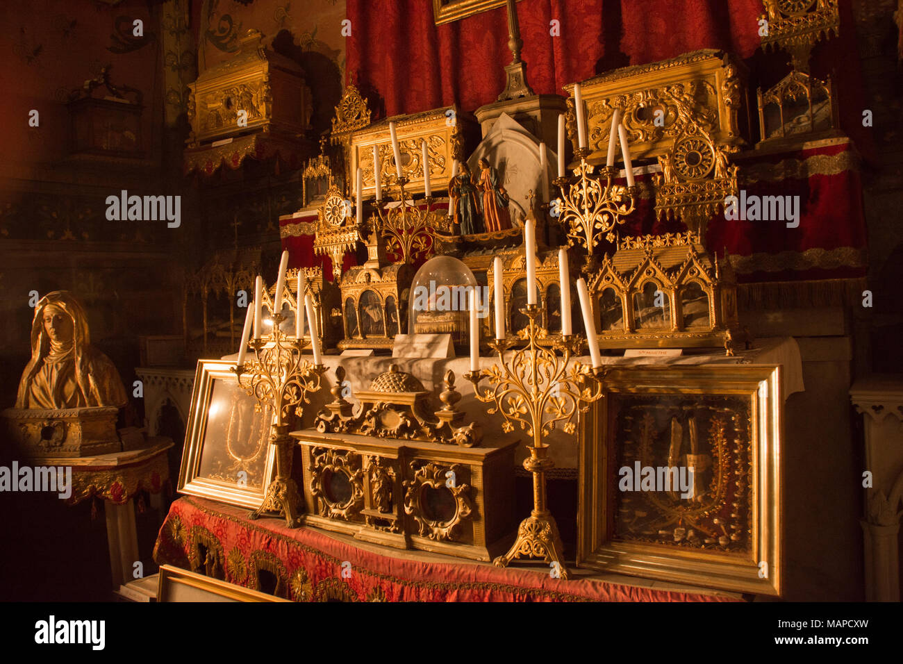 Reliquary chapel hi-res stock photography and images - Alamy
