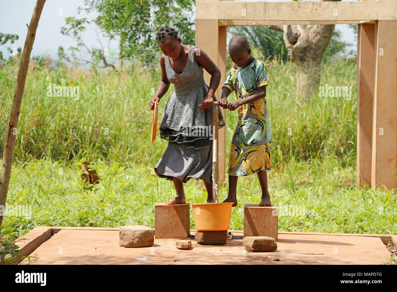 African girl pumping water hi-res stock photography and images - Alamy