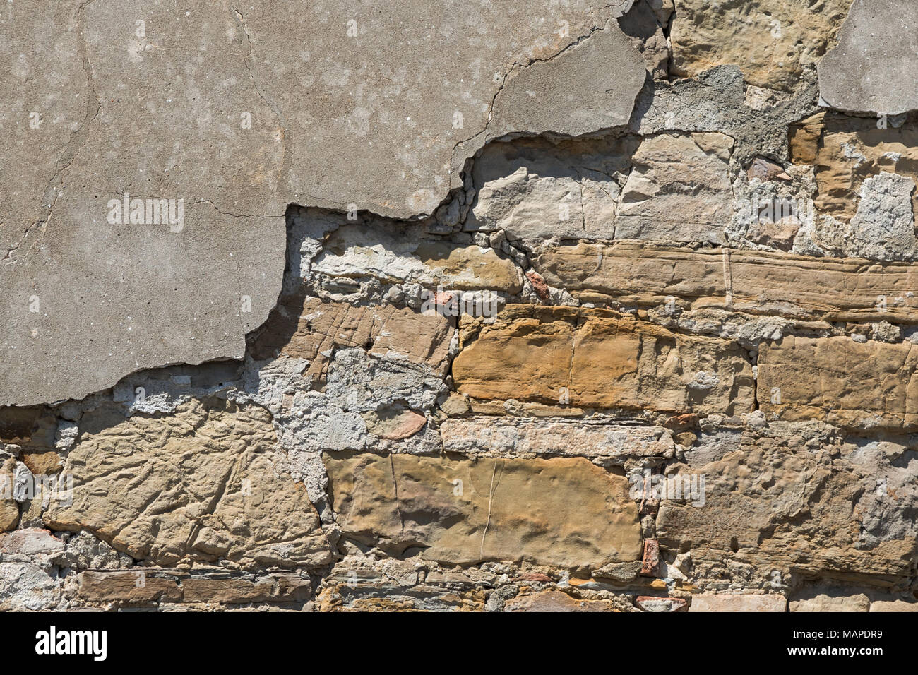 Facade old damaged building hi-res stock photography and images - Alamy