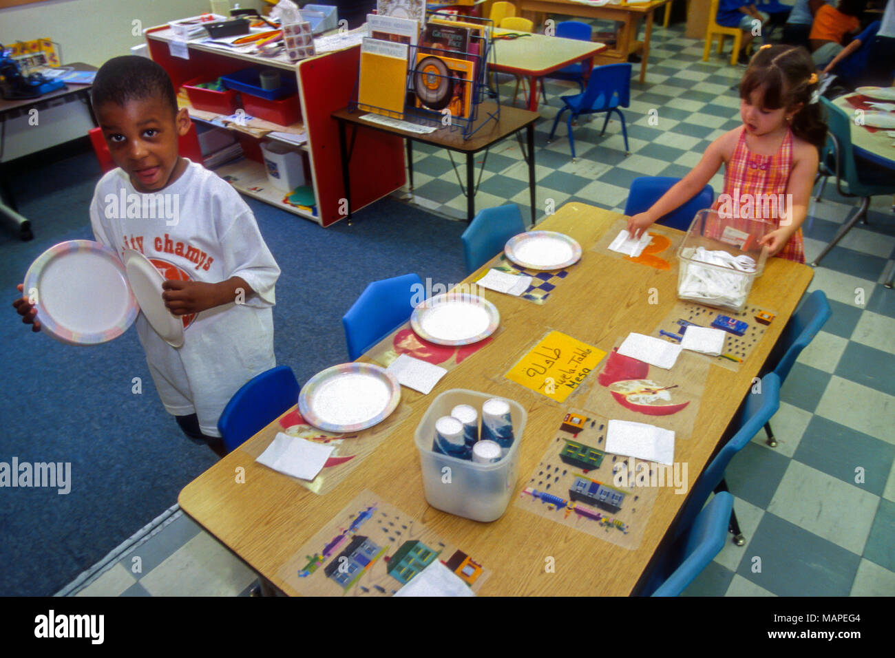 Elementary School Students Eating Lunch High Resolution Stock ...