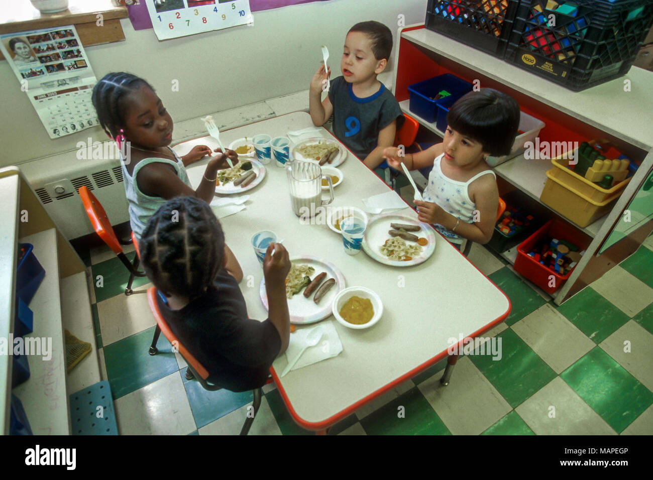 Elementary School Students Eating Lunch High Resolution Stock ...