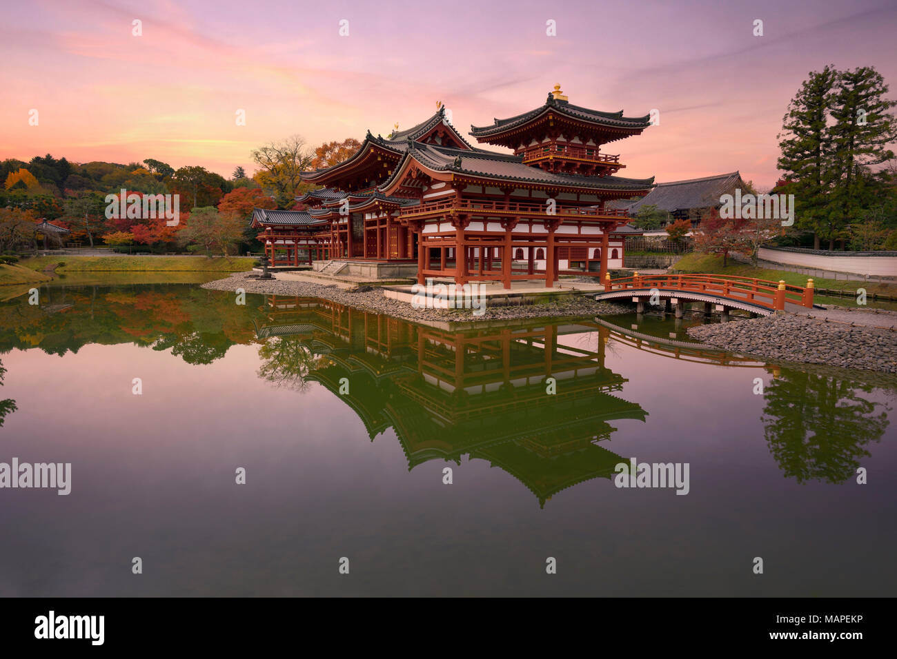 Byodoin phoenix hall uji hi-res stock photography and images - Alamy
