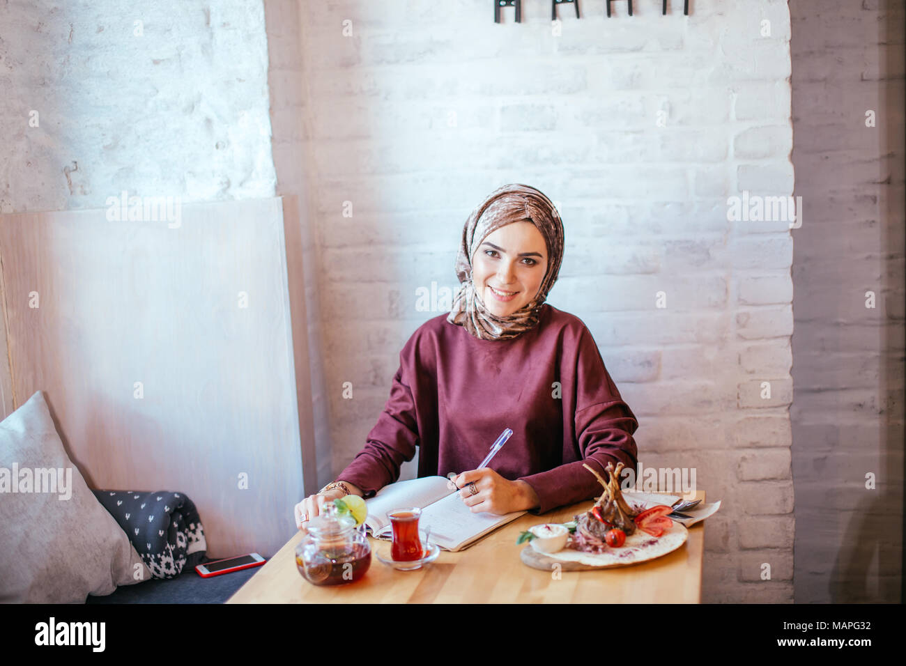 Muslim woman female front desk hi-res stock photography and images - Alamy