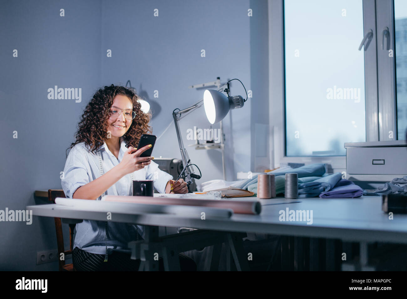 side view photo of smiling girl making phone call at atelier Stock ...