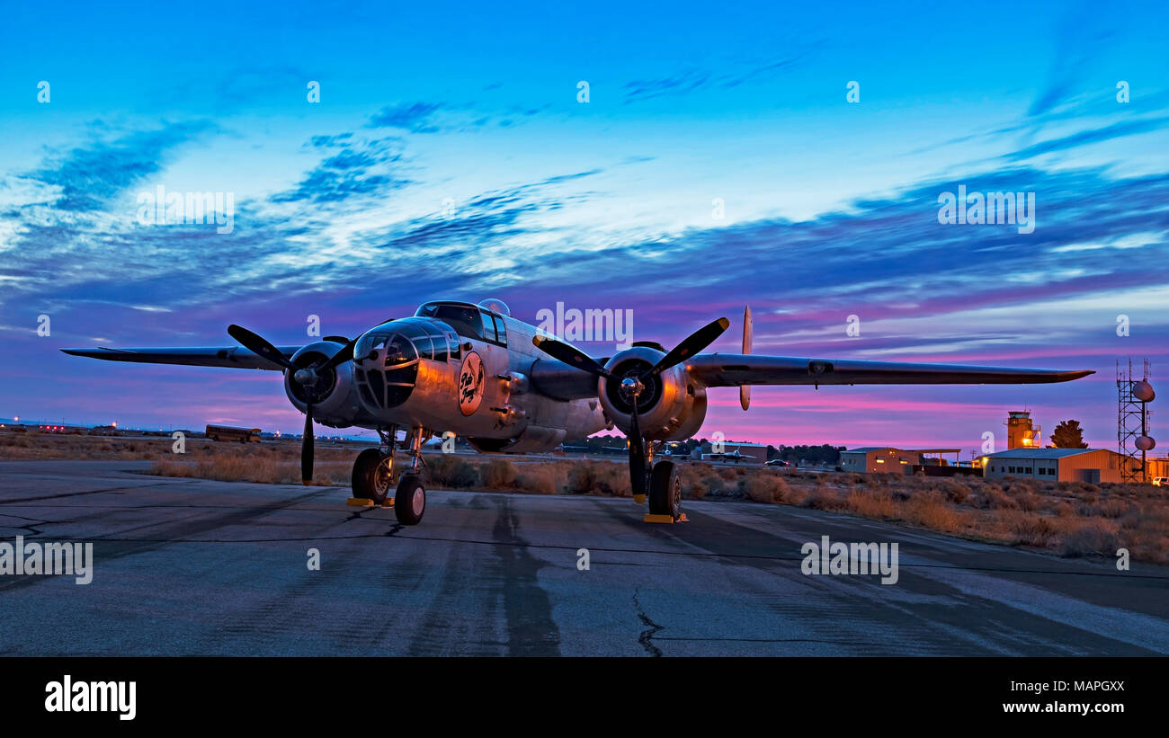 B 25 cockpit hi-res stock photography and images - Alamy