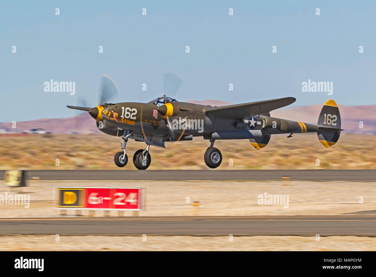 Airplane vintage WWII P-38 Lightning fighter aircraft Stock Photo - Alamy