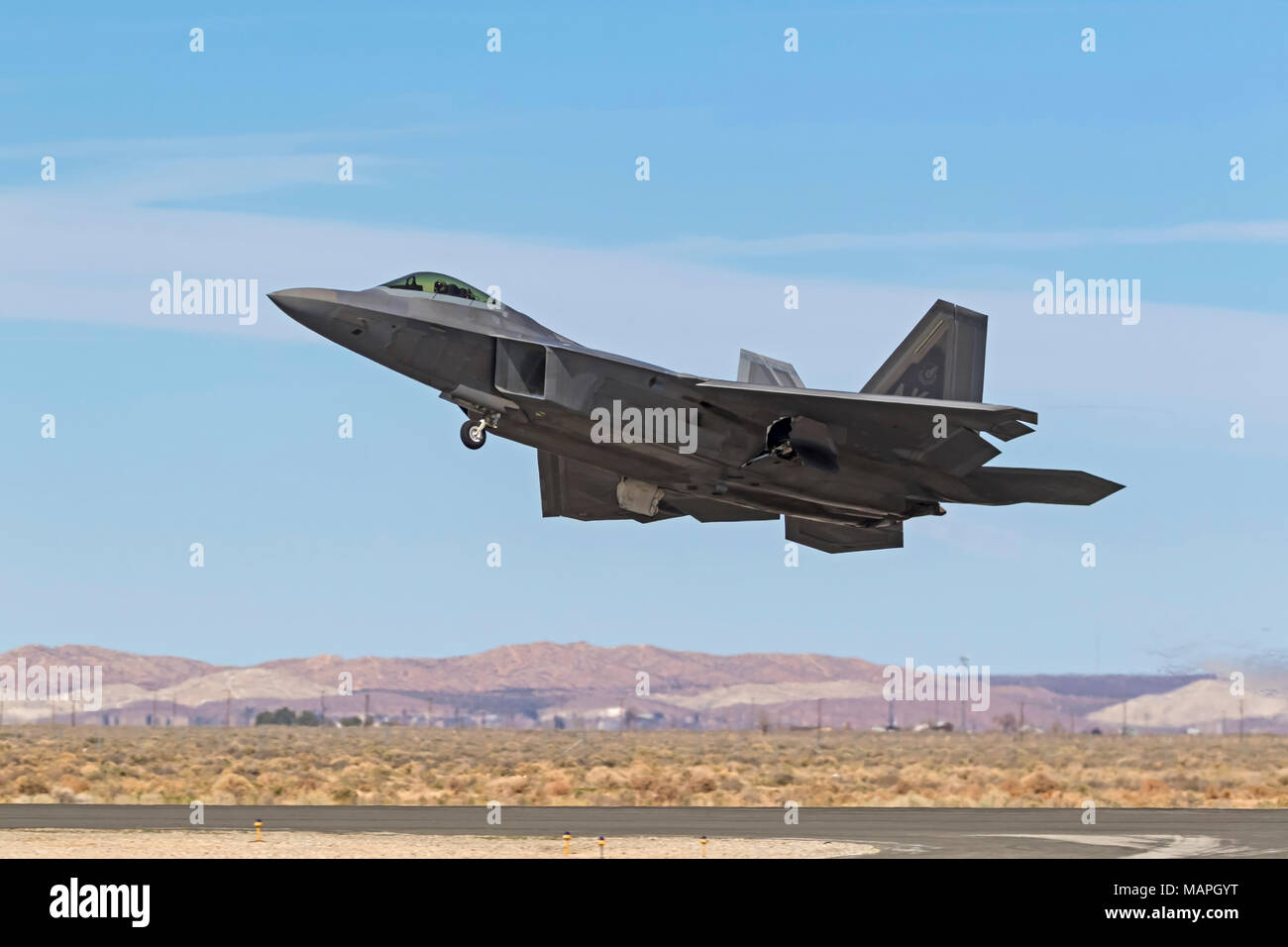 Airplane F-22 Raptor stealth jet fighter Stock Photo - Alamy