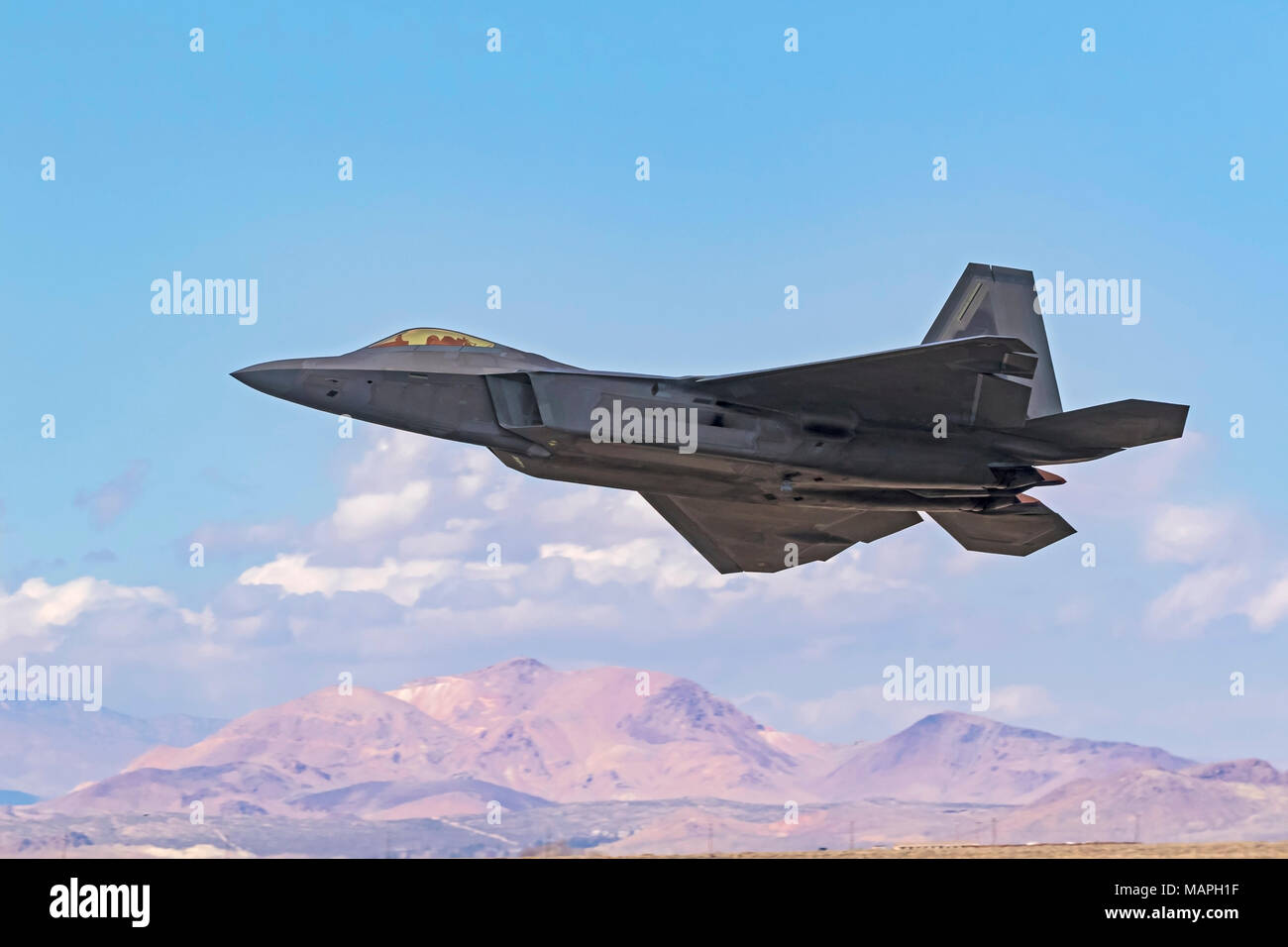 Airplane F-22 Raptor stealth jet fighter Stock Photo - Alamy