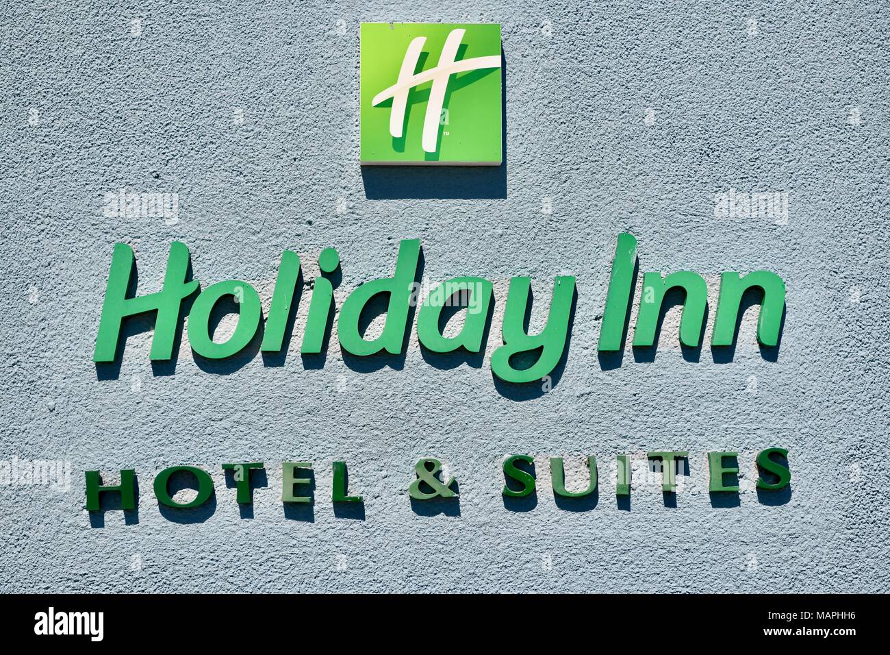 Holiday Inn Hotel & Suites Stock Photo - Alamy