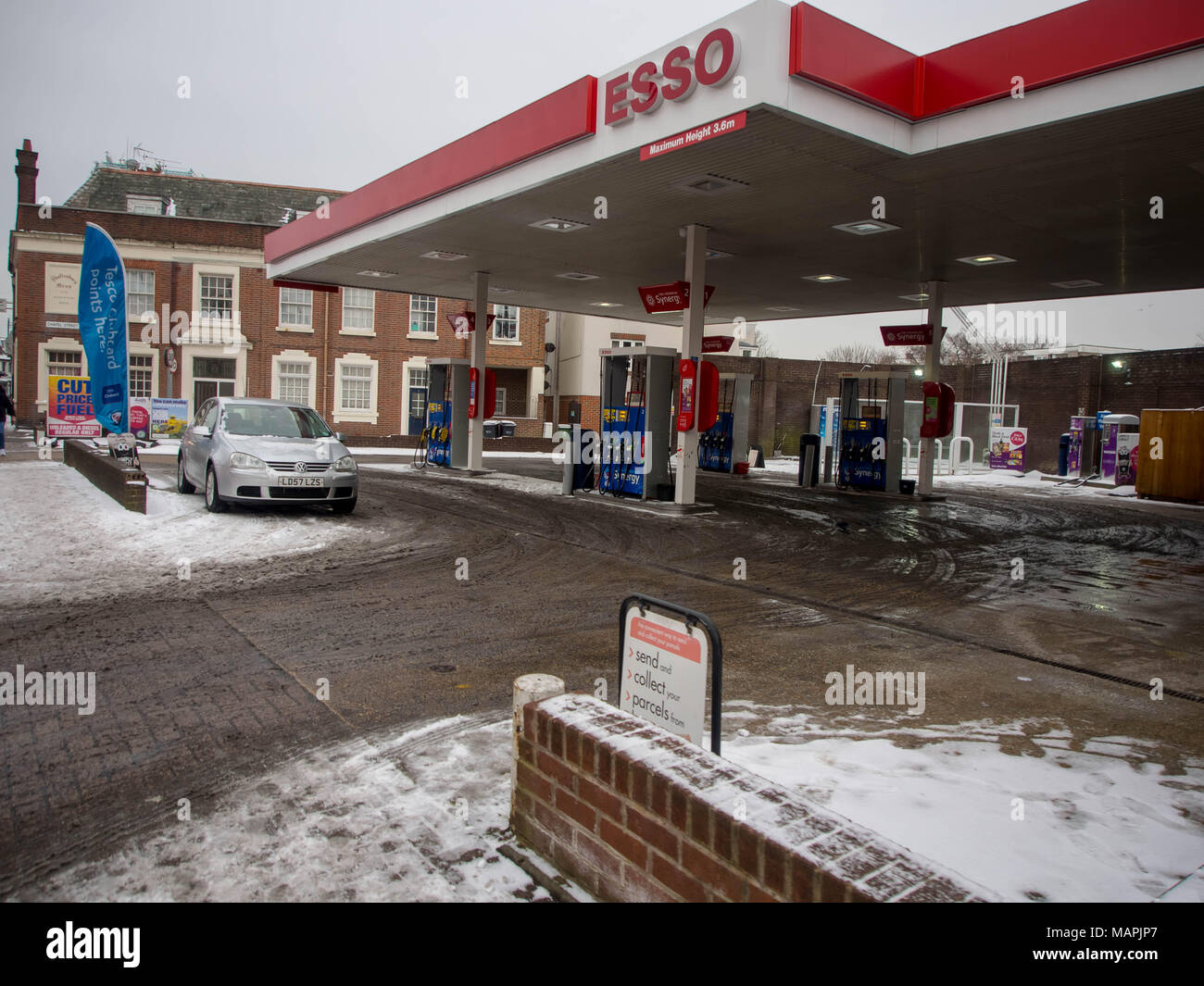 Esso building hi-res stock photography and images - Alamy