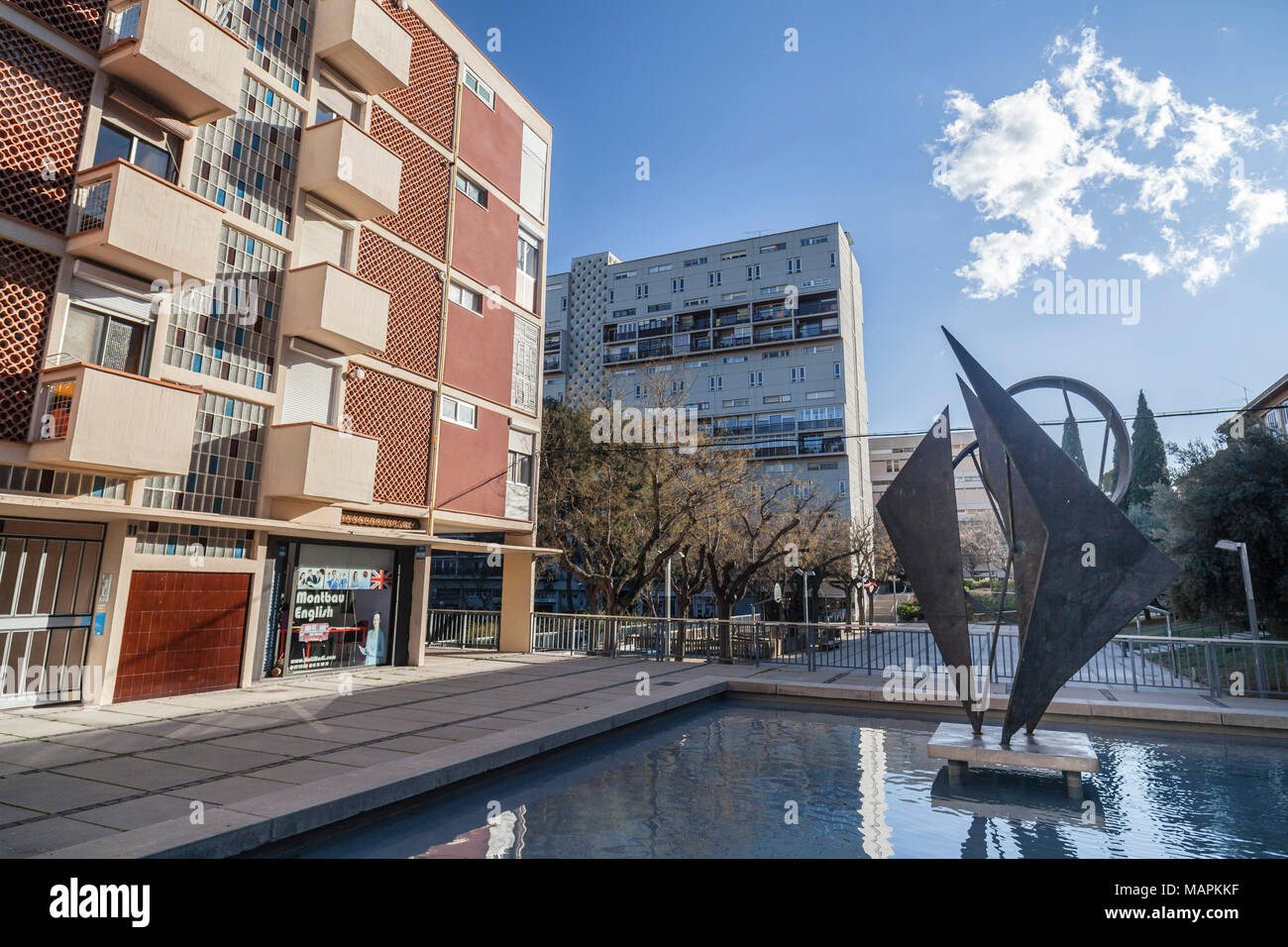 Modern movement hi-res stock photography and images - Alamy