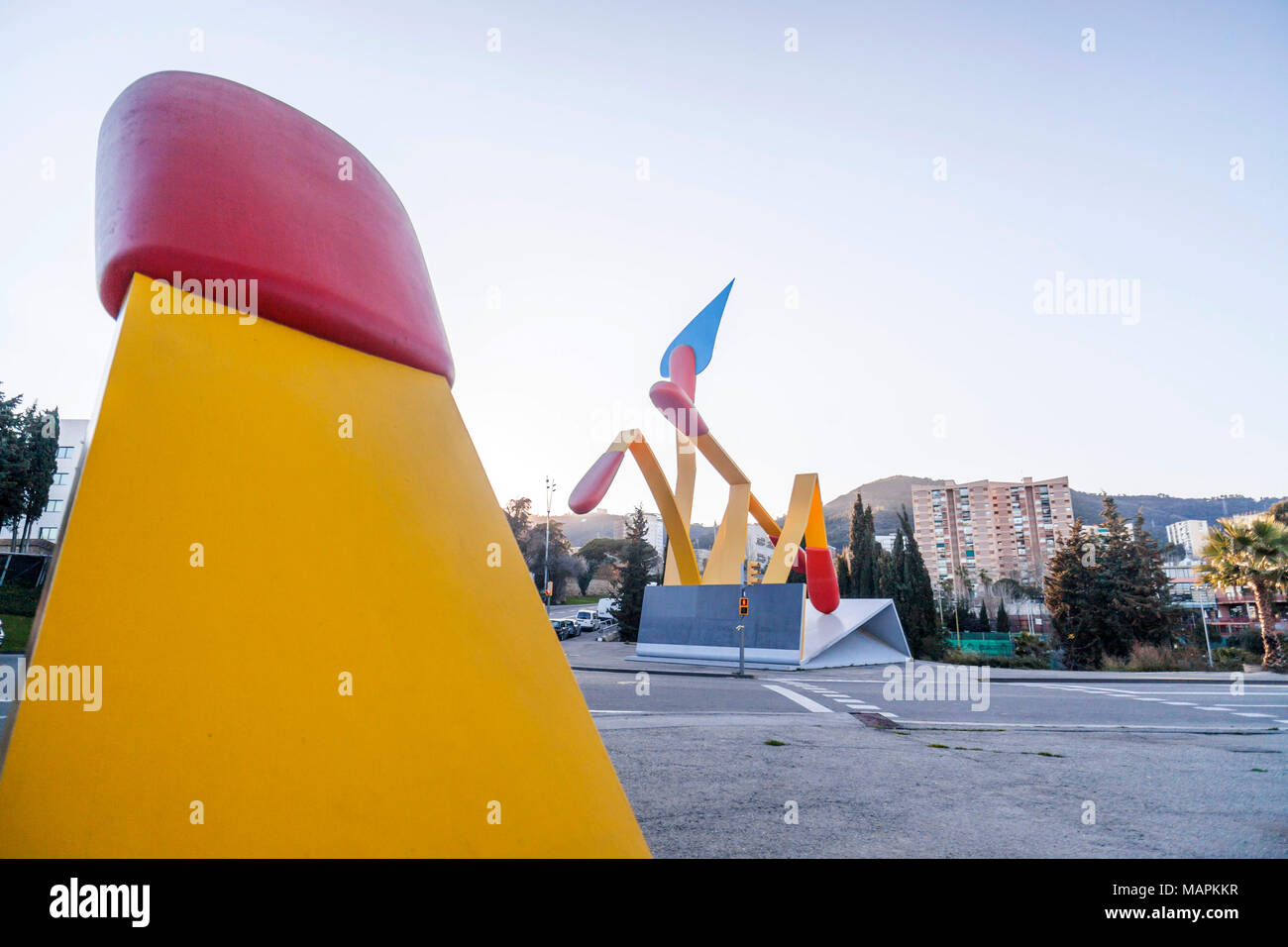 Urban art, big sculpture, Els Mistos, Match cover, by Claes Oldenburg ...