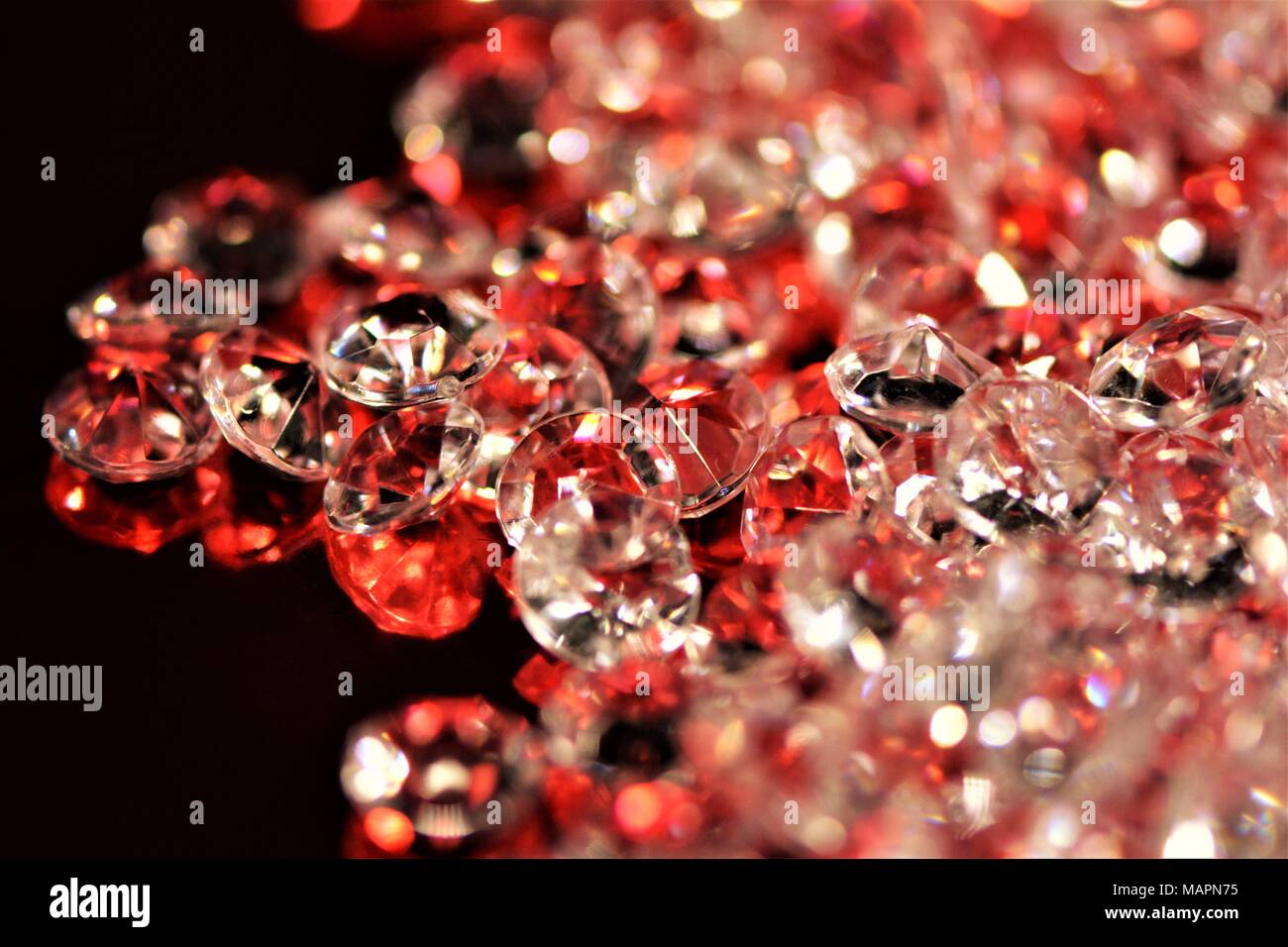 Pile of diamonds hi-res stock photography and images - Alamy