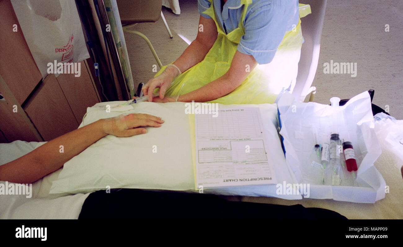 Syringe cancer drug chemotherapy hi-res stock photography and images ...