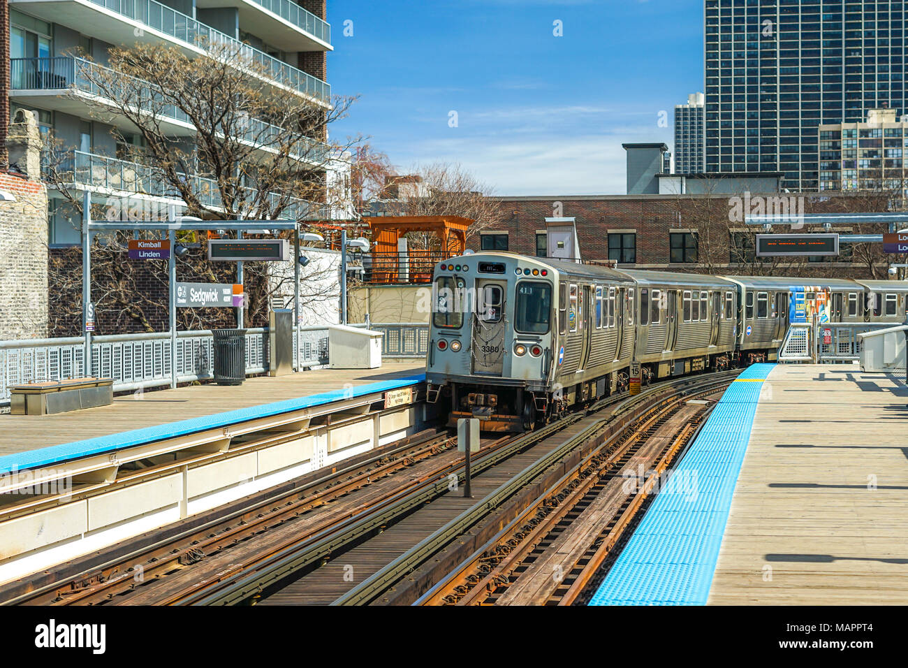 Train tracks in chicago usa hi-res stock photography and images - Alamy