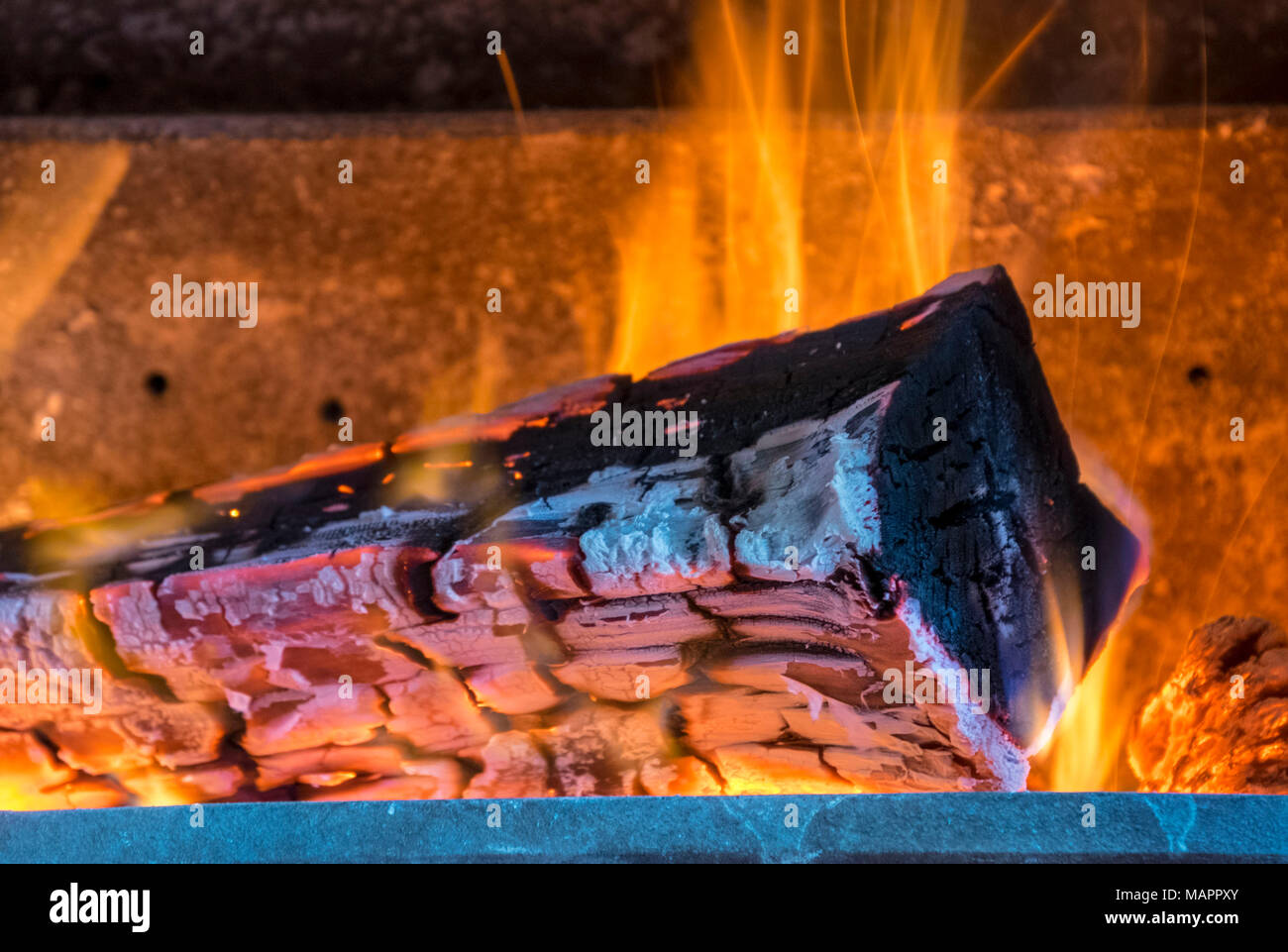 Real flames burning logs in hi-res stock photography and images - Alamy