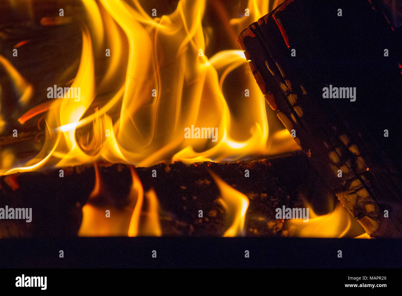 Real flames burning logs in hi-res stock photography and images - Alamy