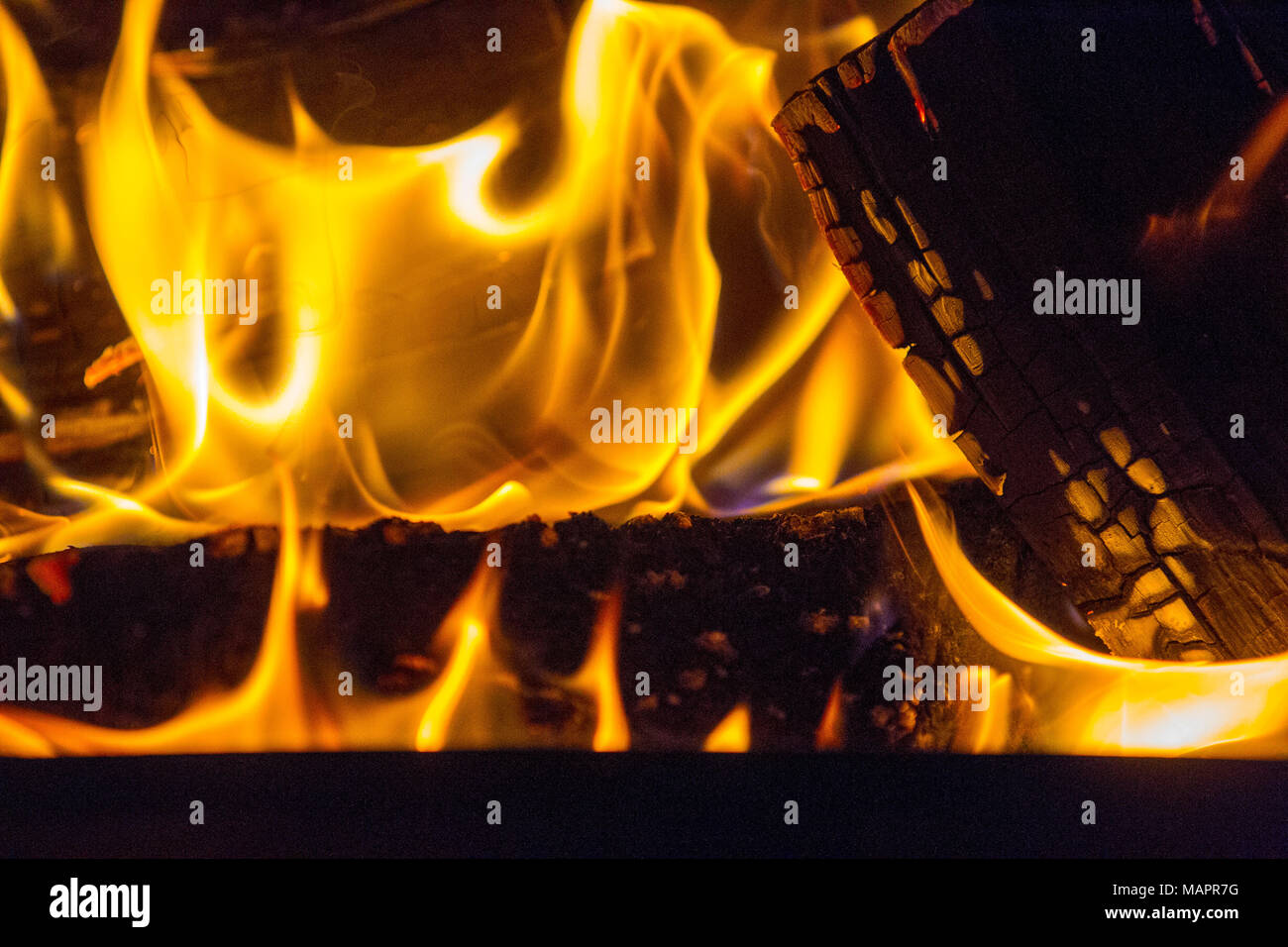 Logs burning in a log fire Stock Photo - Alamy