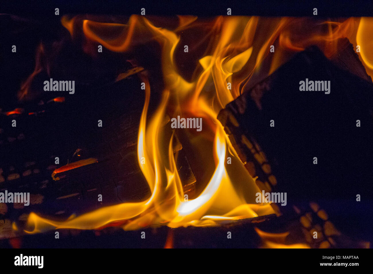 Real flames burning logs in hi-res stock photography and images - Alamy
