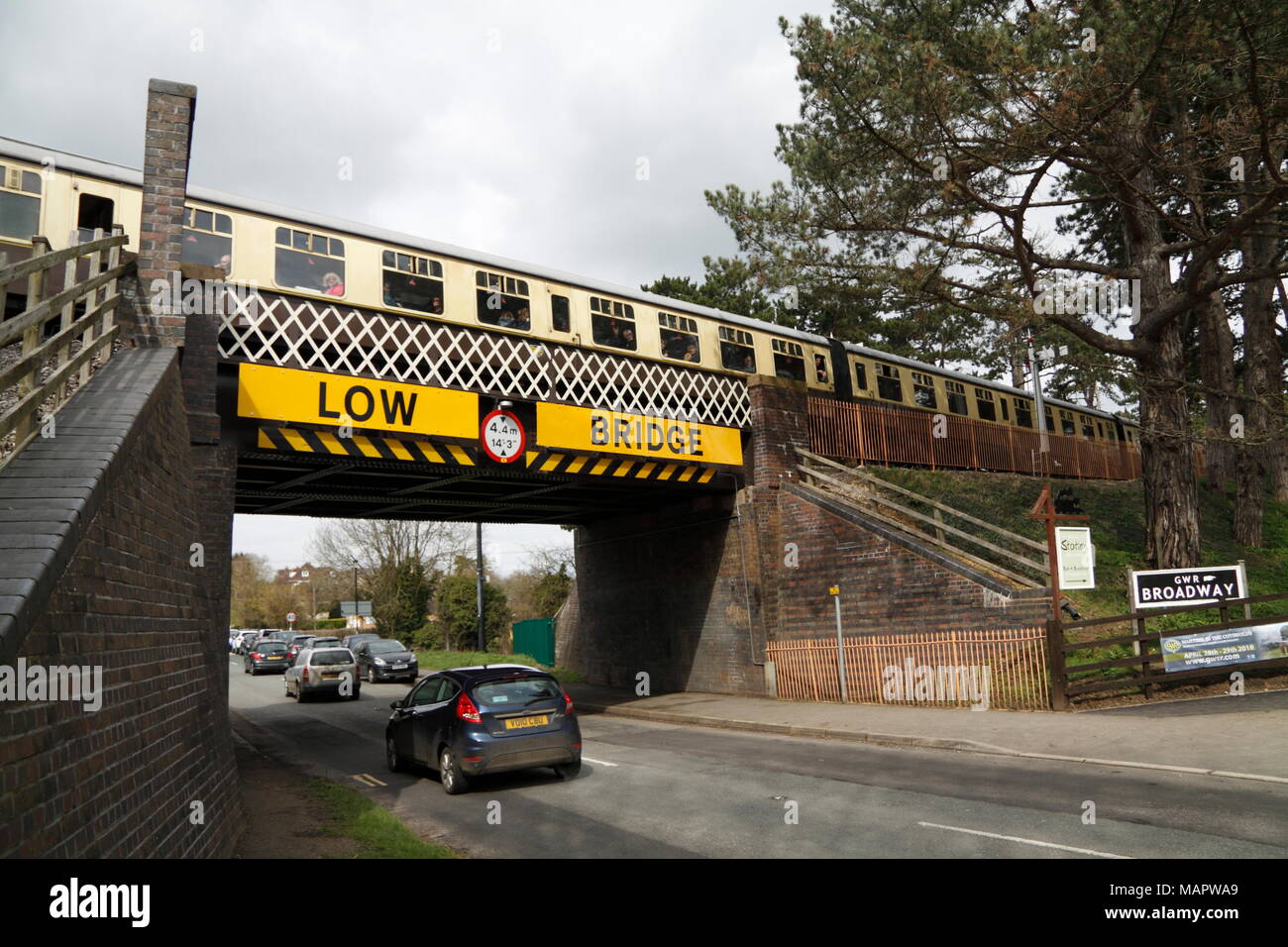 Broadway bridge road railway hi-res stock photography and images - Alamy