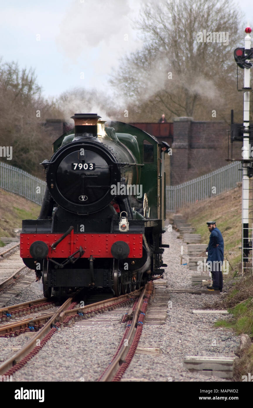 7903 Foremarke Hall Steam Engine at Broadway Station changing tracks ...