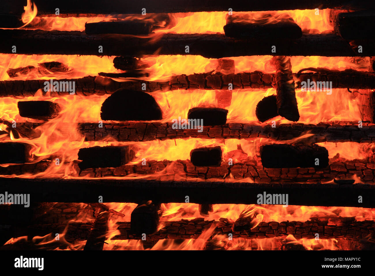 Timber bonfire hi-res stock photography and images - Alamy