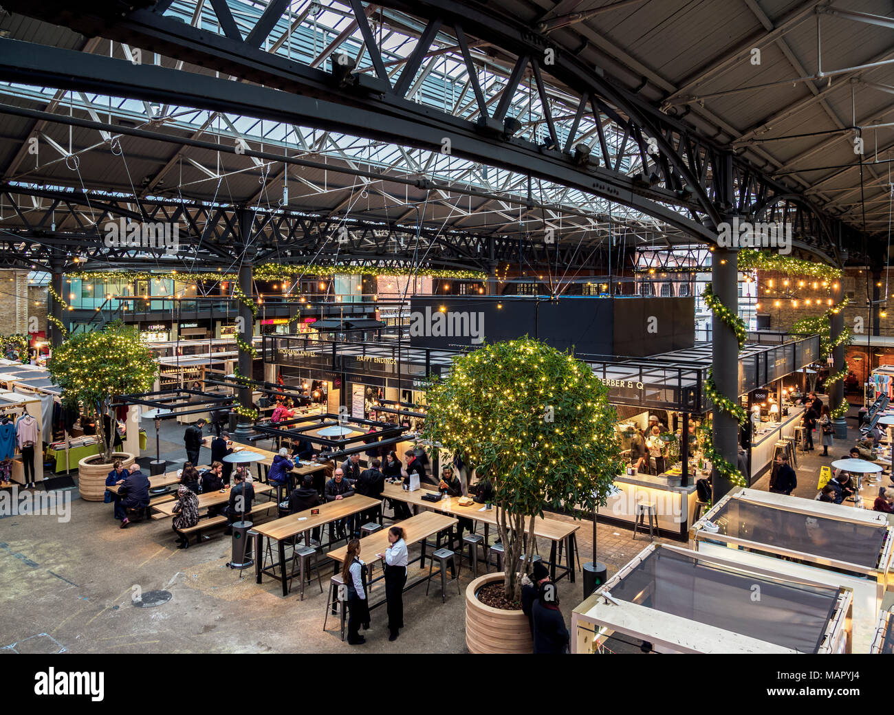 Spitalfields market roof hi-res stock photography and images - Alamy