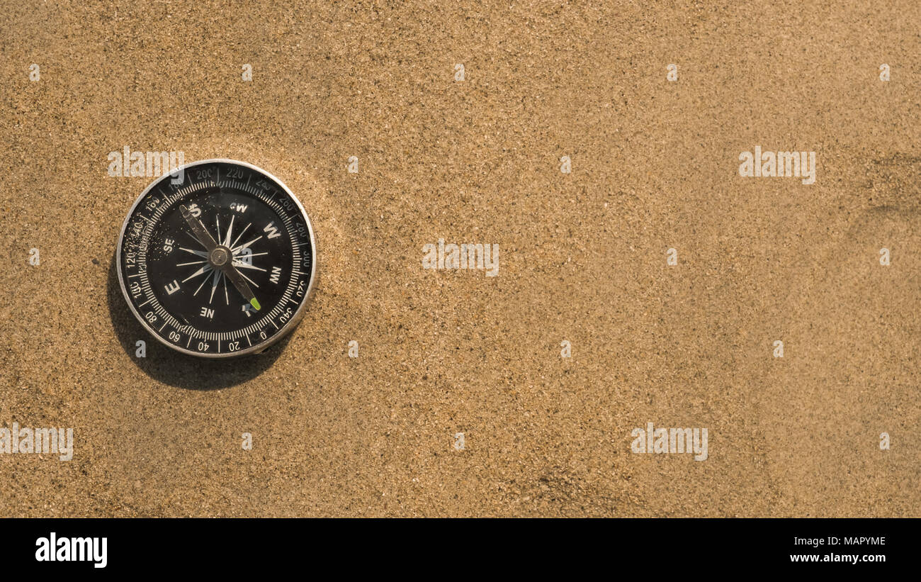 Beach mountain arrow hi-res stock photography and images - Alamy
