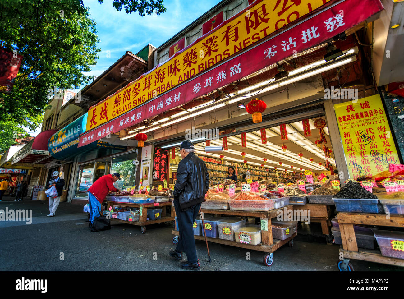 Chinese supermarket usa exterior hi-res stock photography and images ...