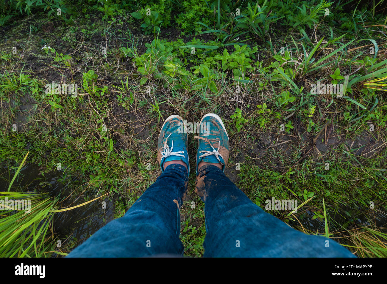 Looking down building feet hi-res stock photography and images - Alamy