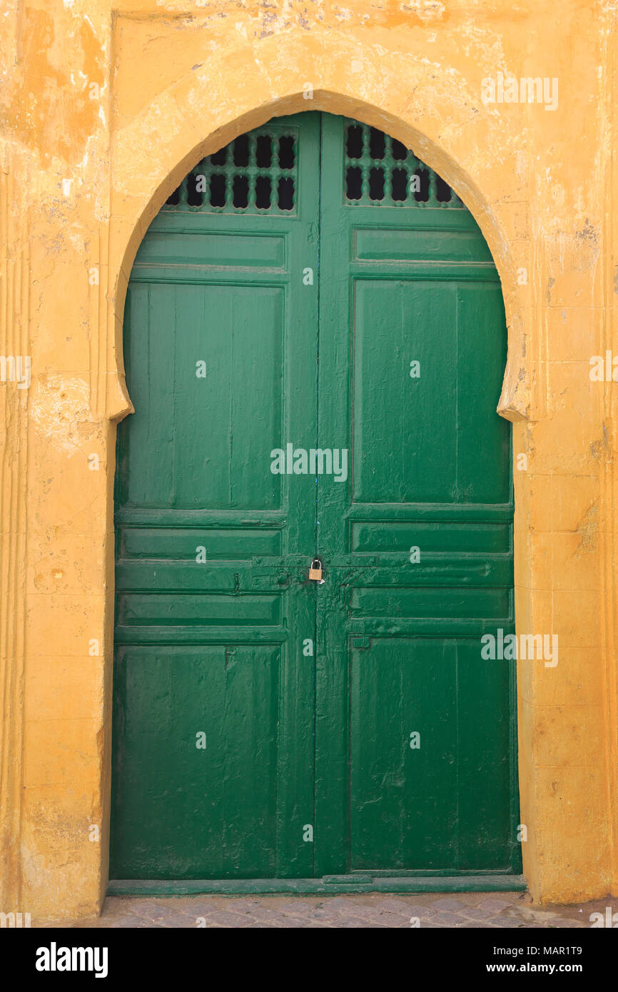 Green door to Mosque, Medina, UNESCO World Heritage Site, Essaouira ...