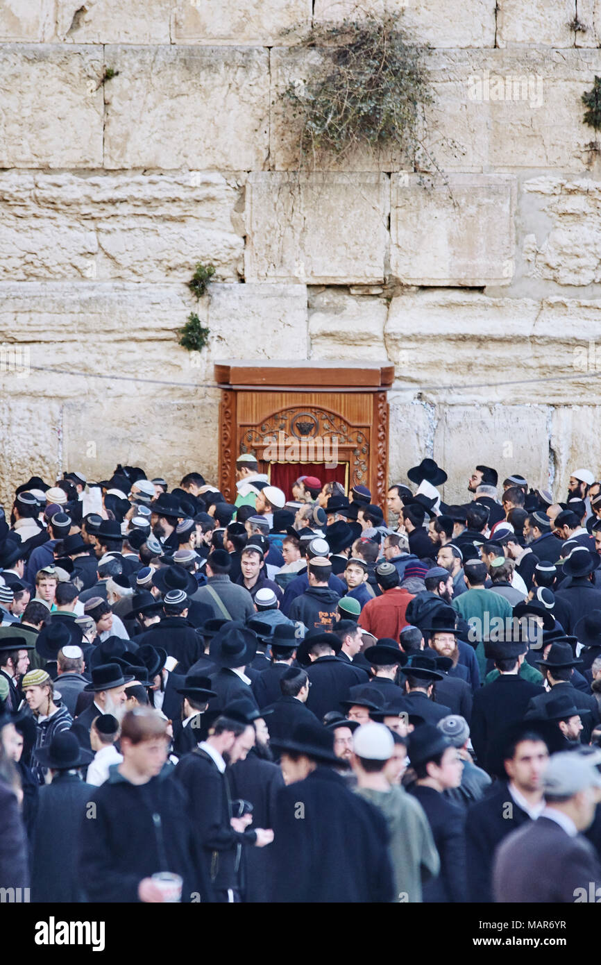 crowd in front of the western or wailing wall of temple mount in ...