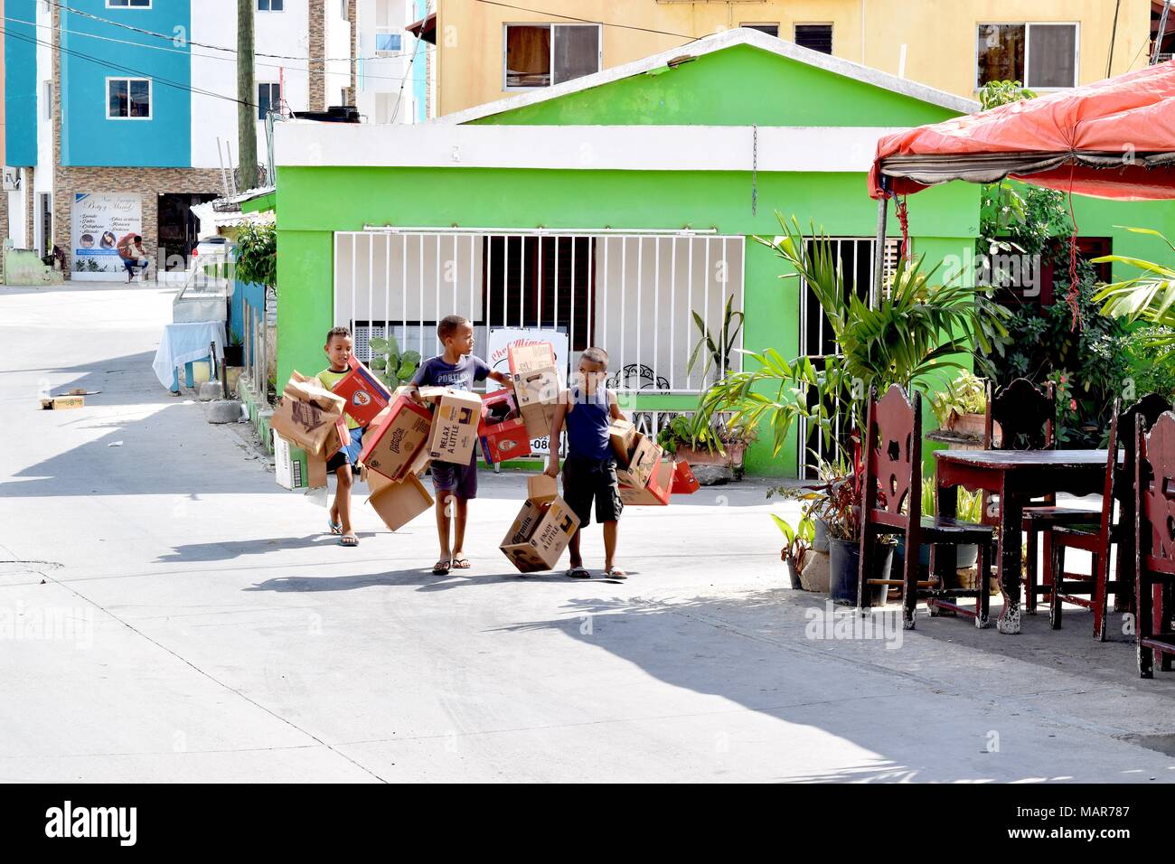 Funny empty boxes hi-res stock photography and images - Alamy