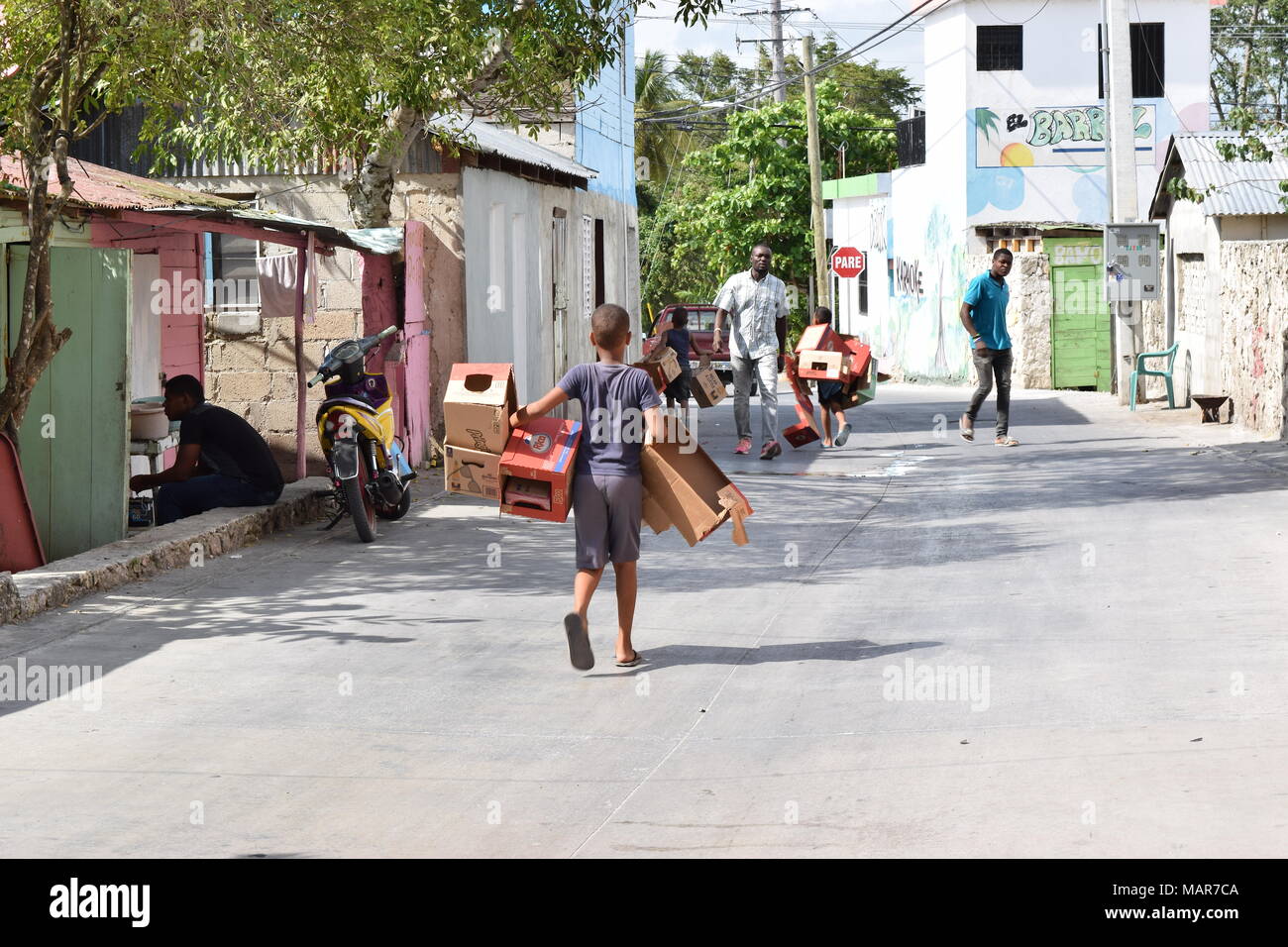 Funny empty boxes hi-res stock photography and images - Alamy