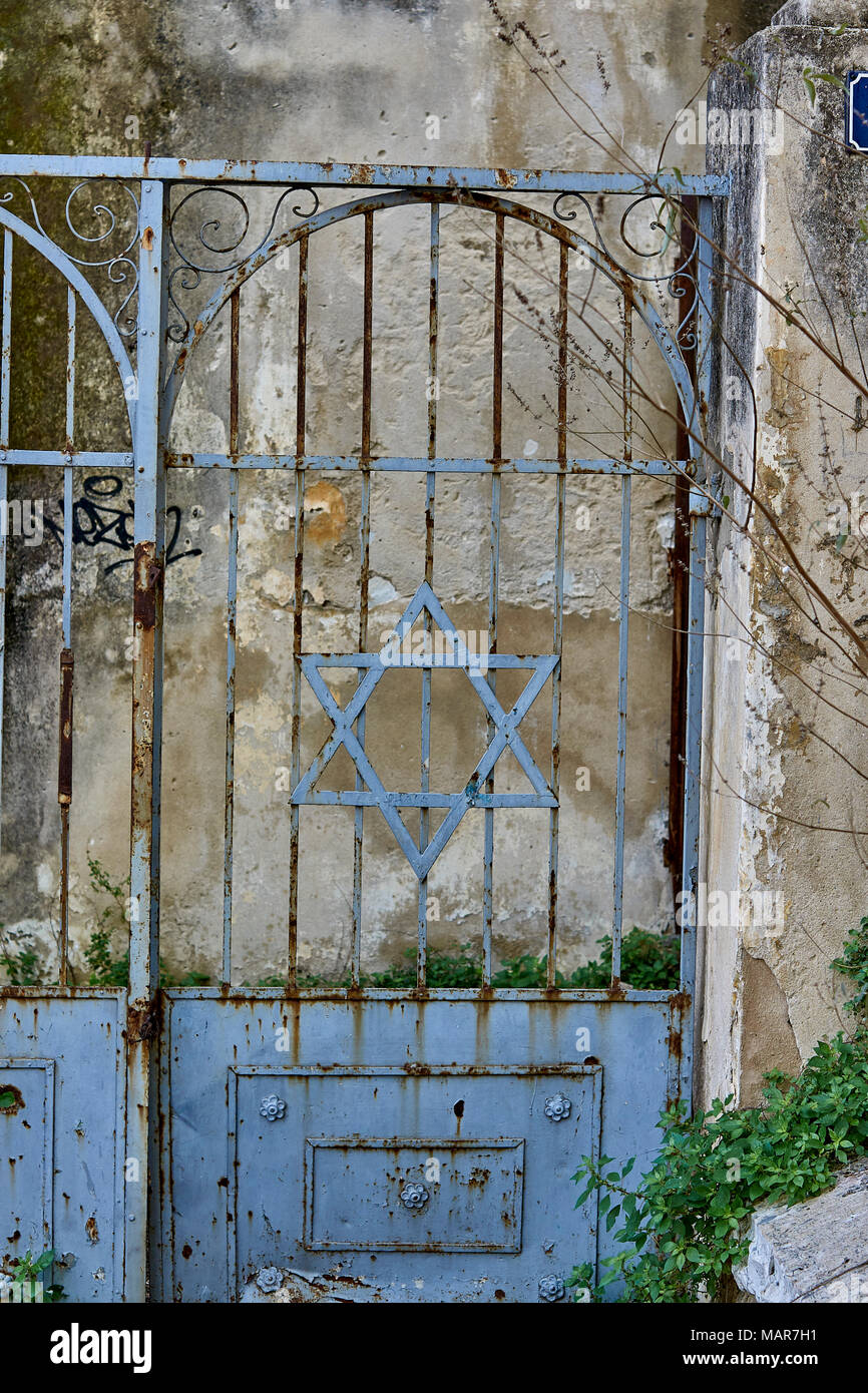 Synagogue gates hi-res stock photography and images - Alamy