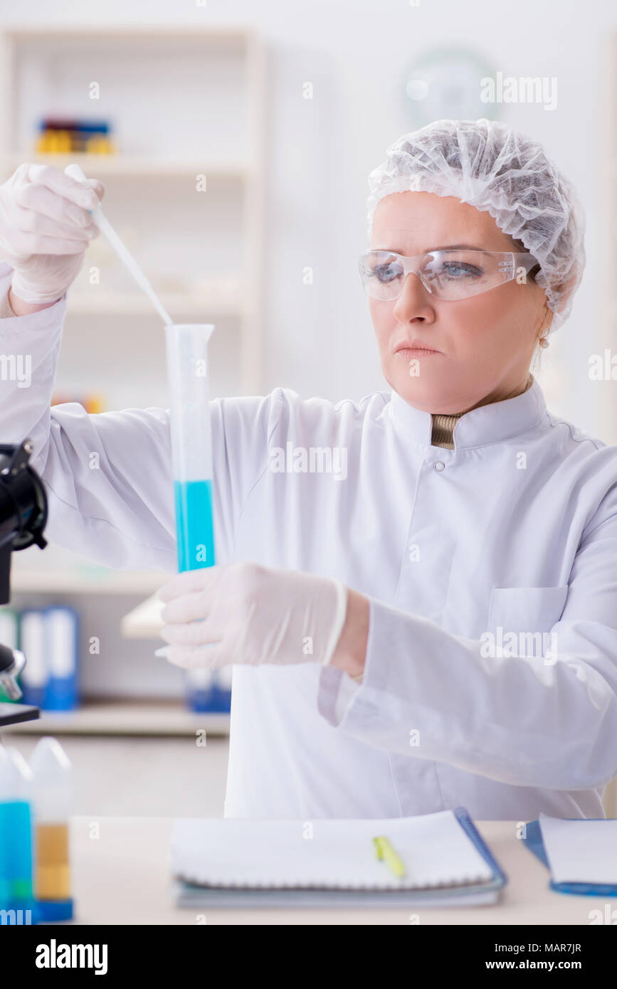 Woman chemist working in hospital clinic lab Stock Photo - Alamy