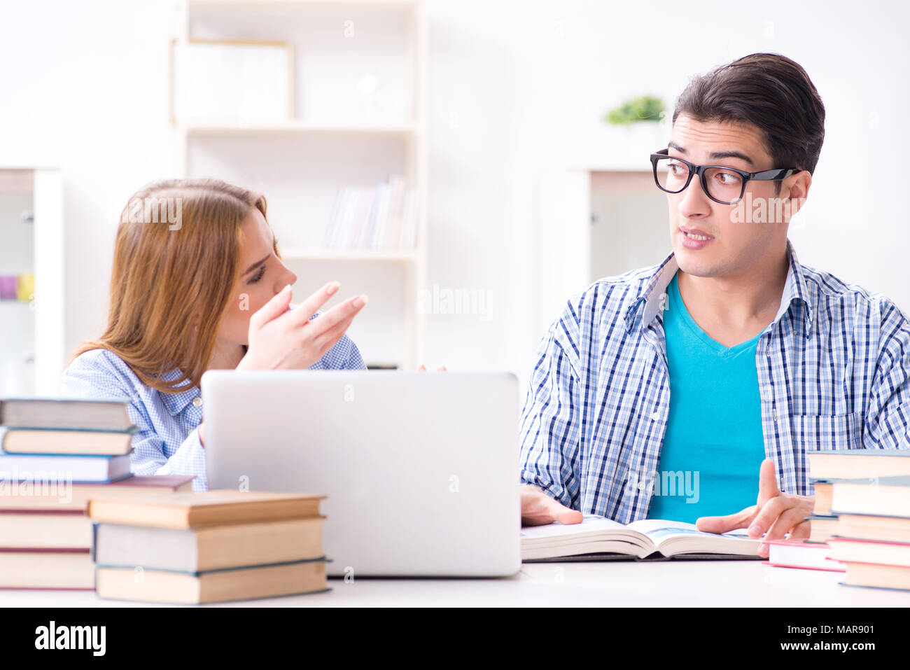 Students arguing hi-res stock photography and images - Alamy