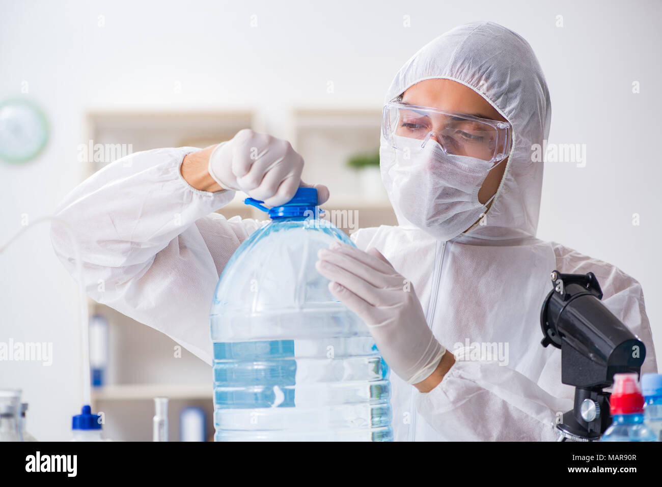 Lab assistant testing water quality Stock Photo - Alamy