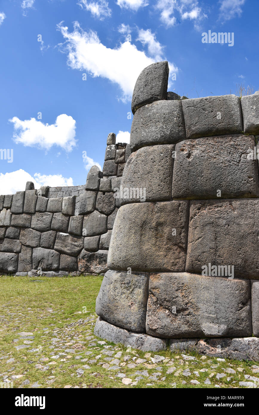 Inca stone walls at the Sacsayhuaman archaeological site, Cusco (Cuzco ...