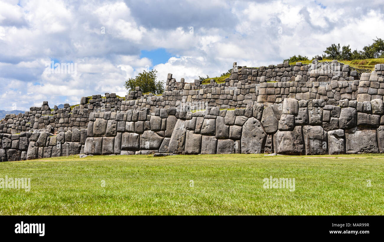 Inca stone walls at the Sacsayhuaman archaeological site, Cusco (Cuzco ...
