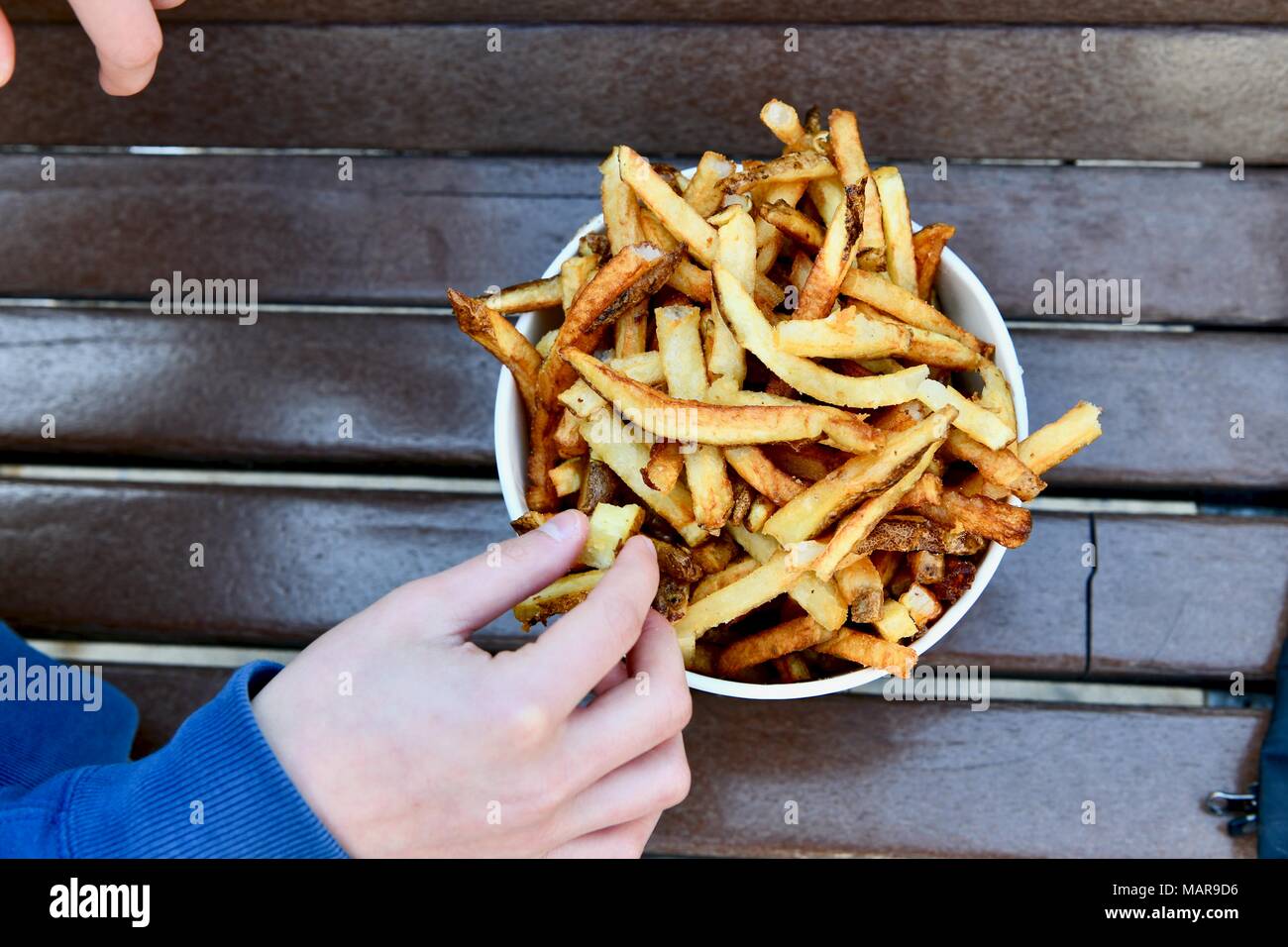 Eating from bucket hi-res stock photography and images - Alamy