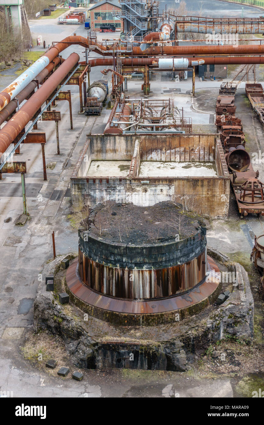 Industrial platform hi-res stock photography and images - Alamy