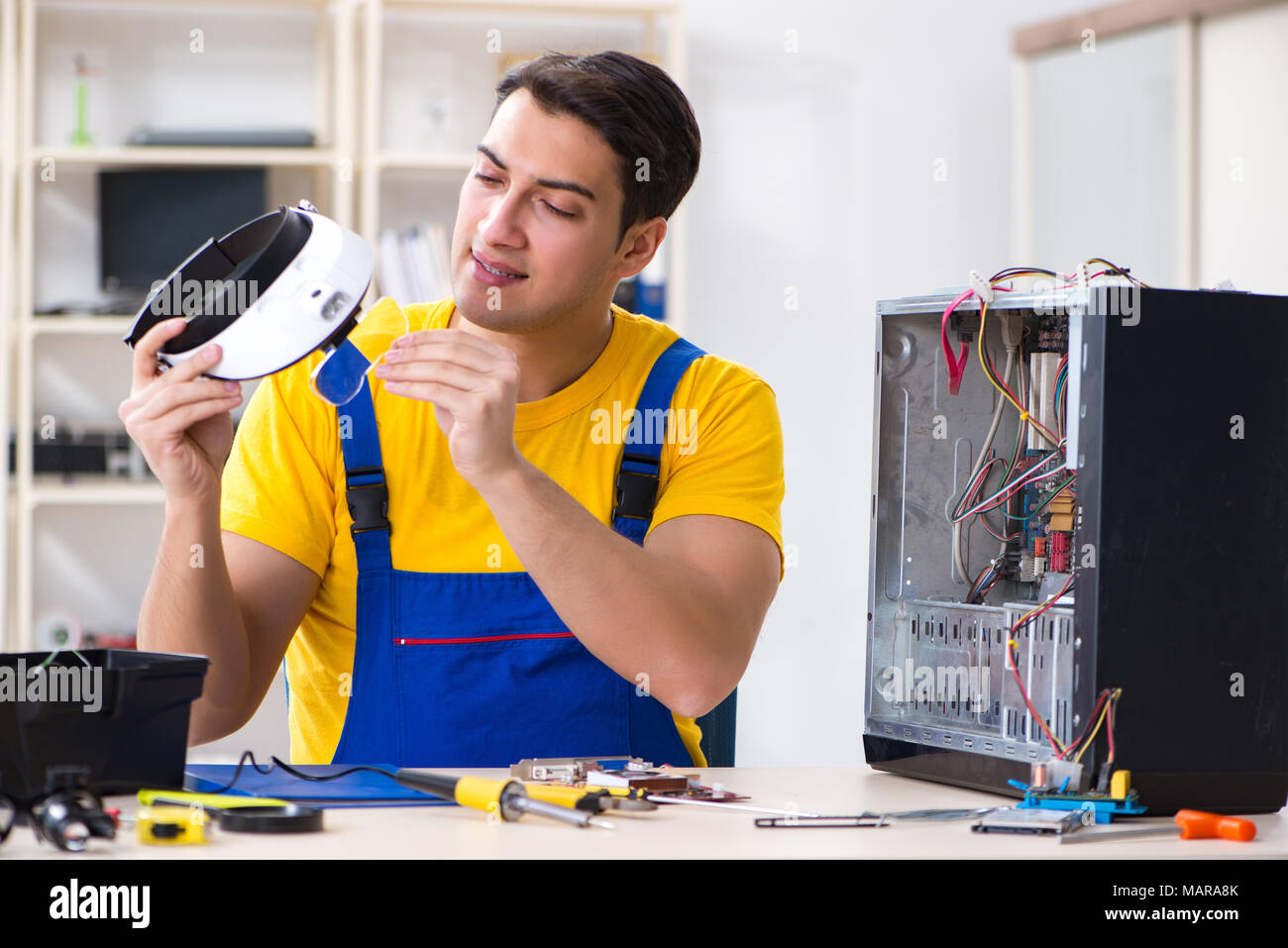 Computer repair technician repairing hardware Stock Photo - Alamy