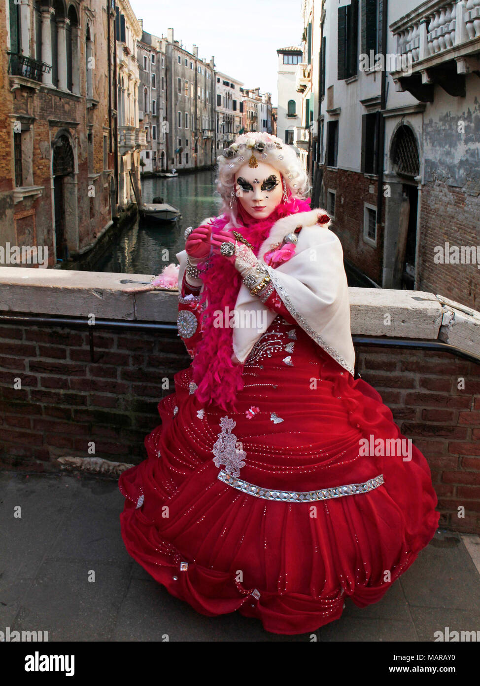 Venice carnival woman mask hi-res stock photography and images - Alamy