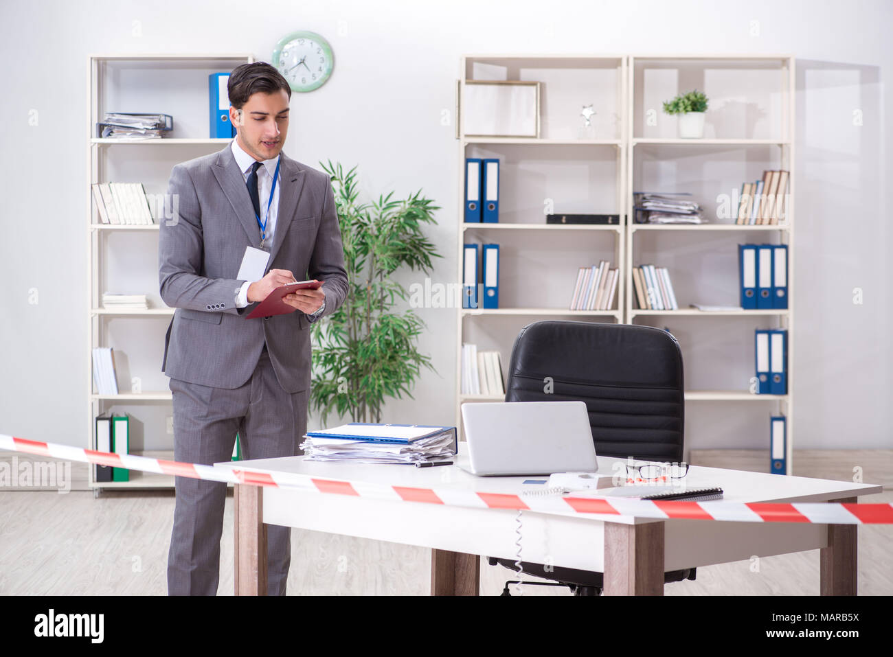 Forensics investigator at the scene of office crime Stock Photo - Alamy
