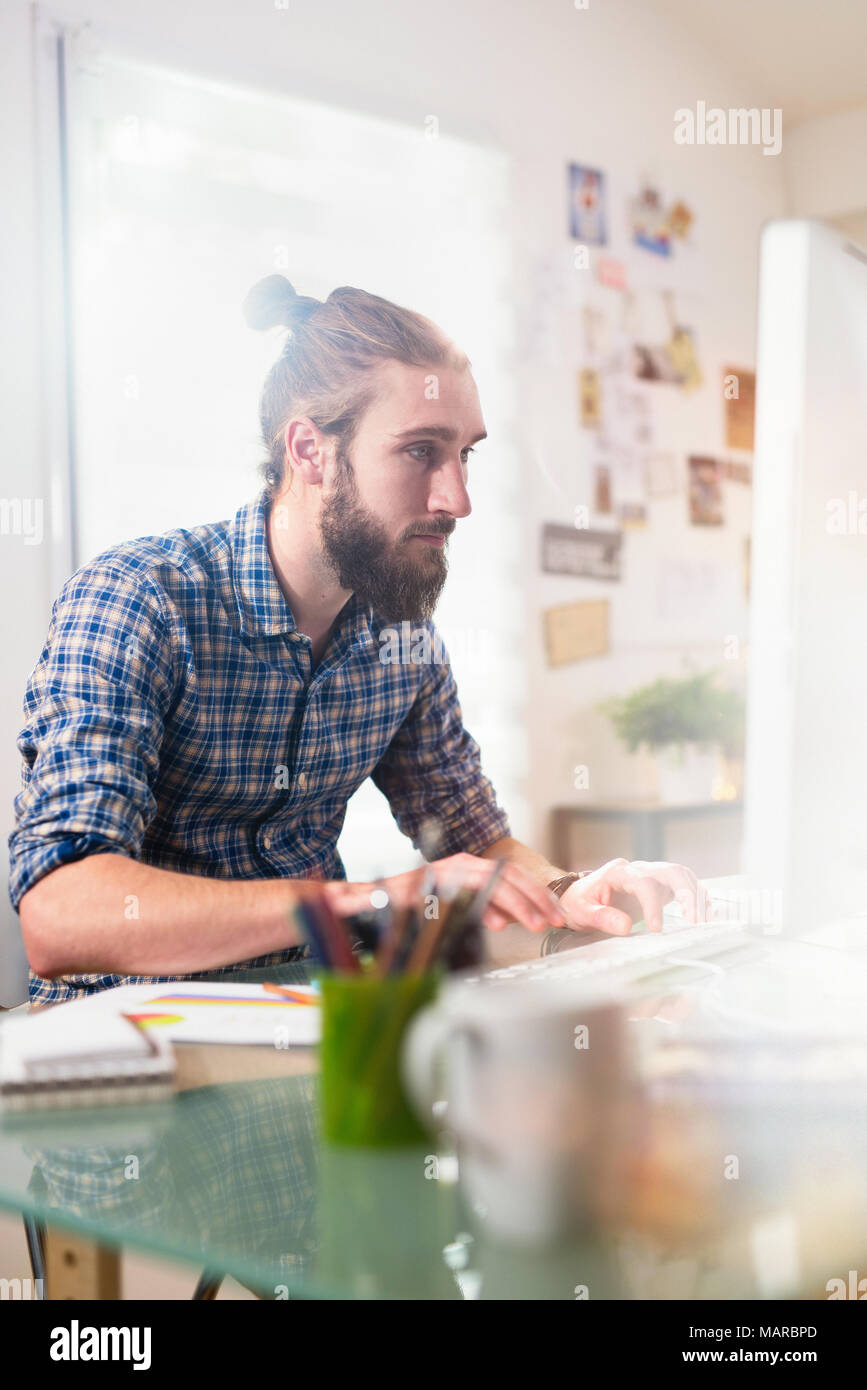 Office man hi-res stock photography and images - Alamy