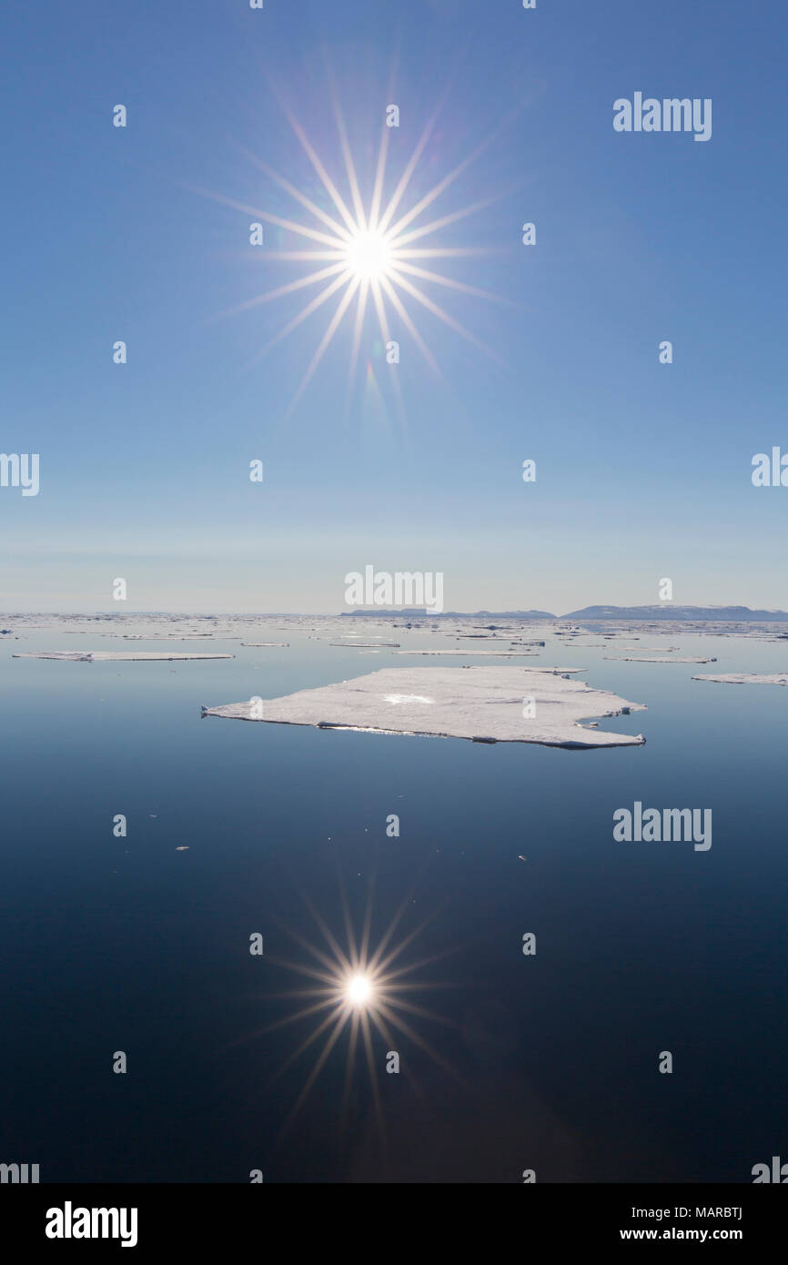 Midnight sun over the Arctic Ocean. Nordaustland, Svalbard, Norway ...
