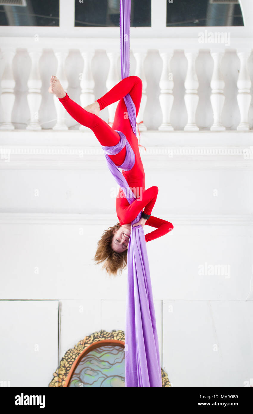Acrobatic costume hi-res stock photography and images - Alamy
