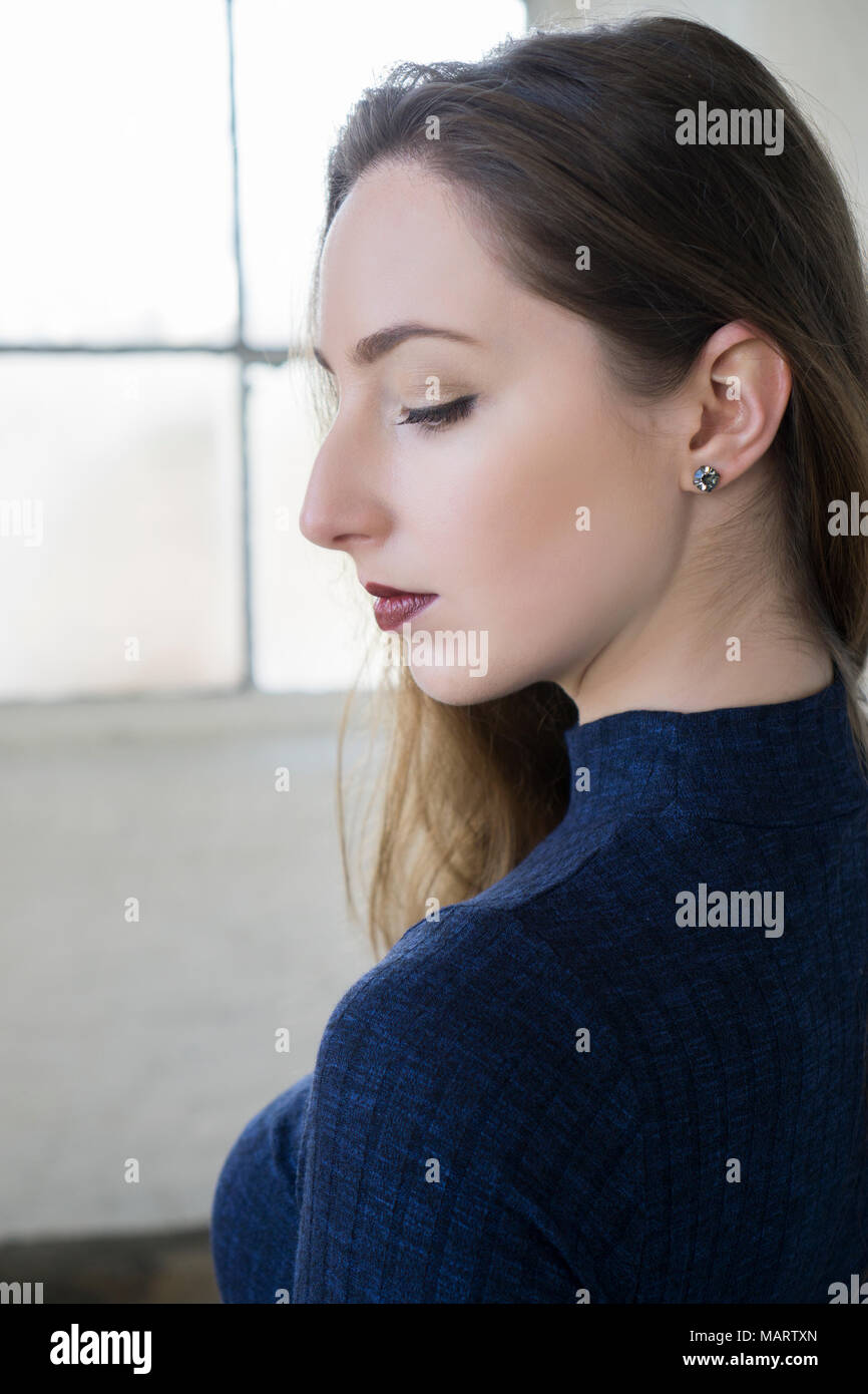 Sad beautiful woman looking over shoulder Stock Photo - Alamy